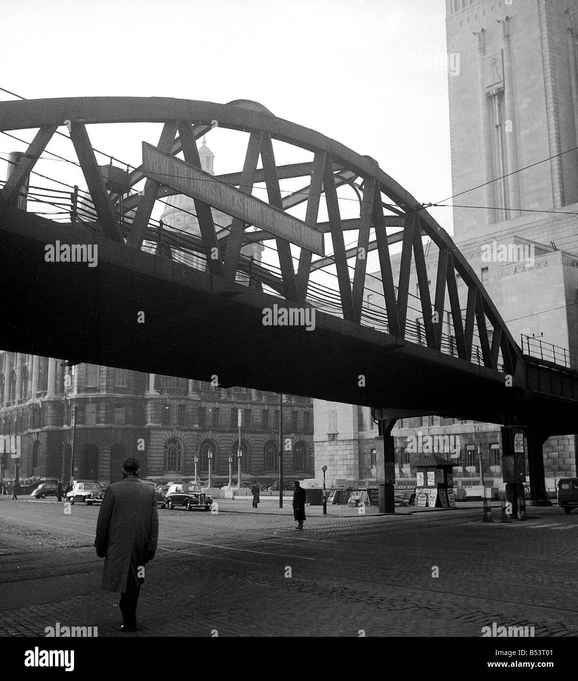 The Overhead Railway Bridge in Liverpool 1955 Mirrorpix Stock Photo - Alamy
