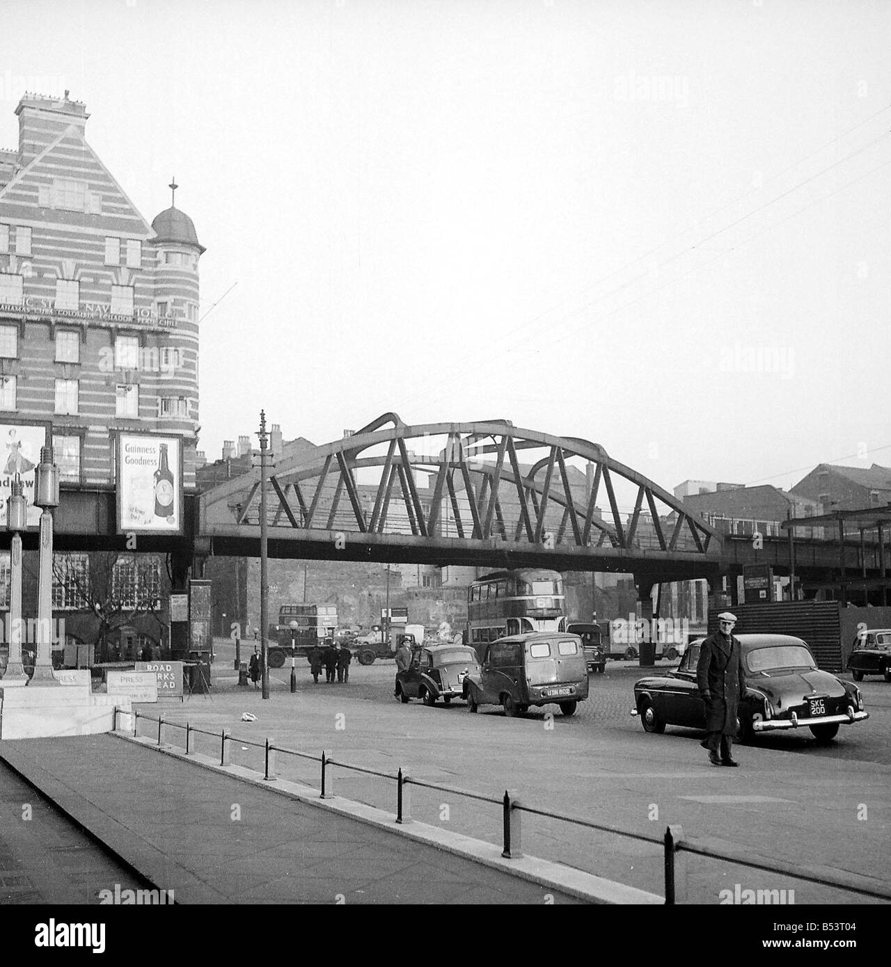 The Overhead Railway Bridge in Liverpool 1955 Mirrorpix Stock Photo - Alamy