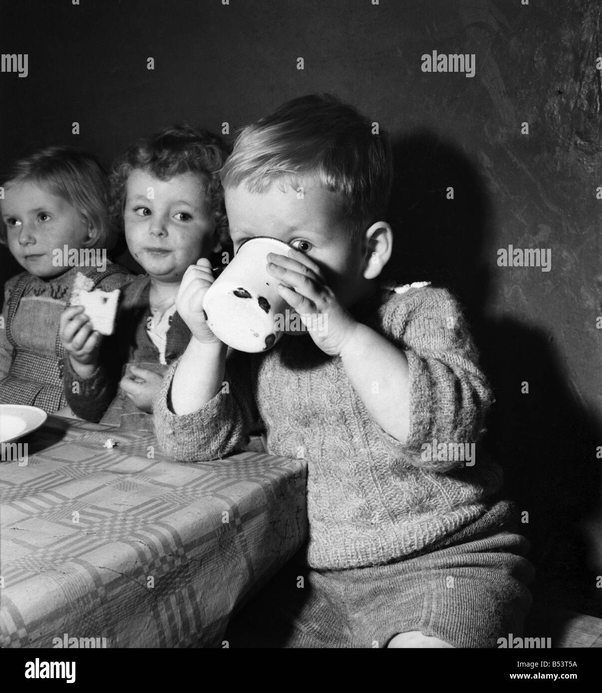 1950s afternoon tea Black and White Stock Photos & Images - Alamy