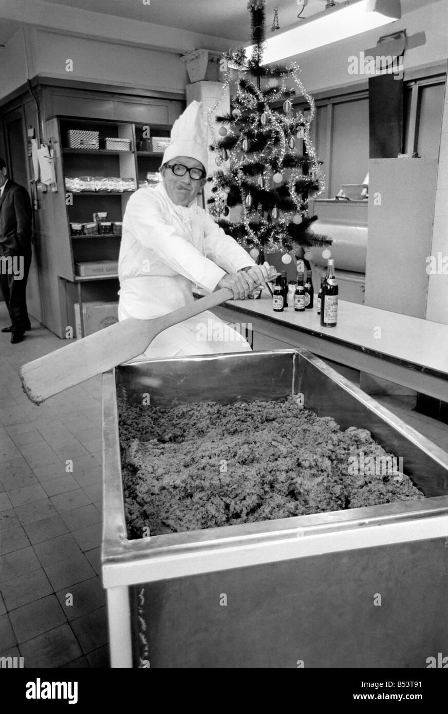 Arthur Askey, the famous little comedian stirred up a giant Christmas ...