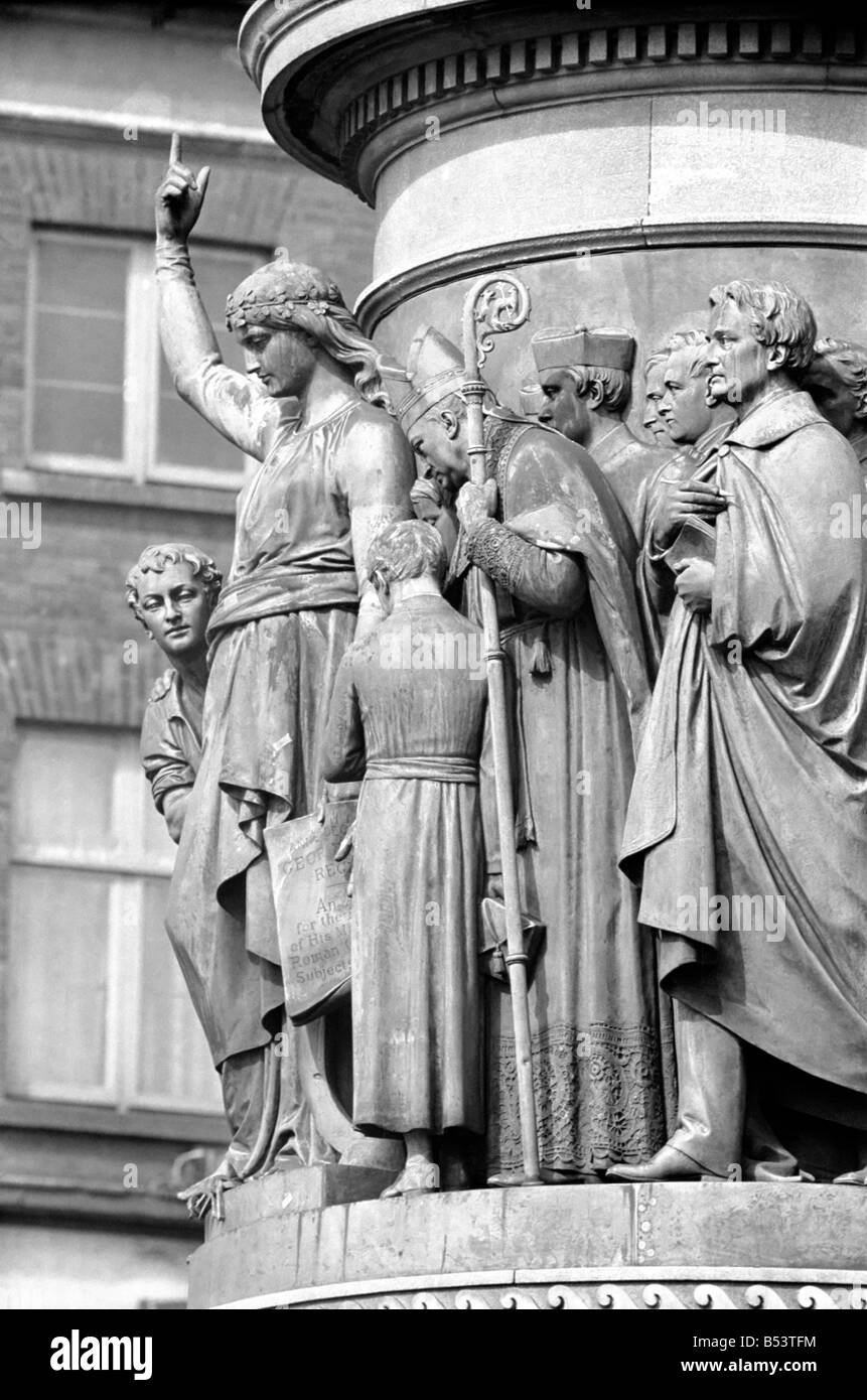 Republic of Ireland. Statues and architecture in the city of Dublin ...