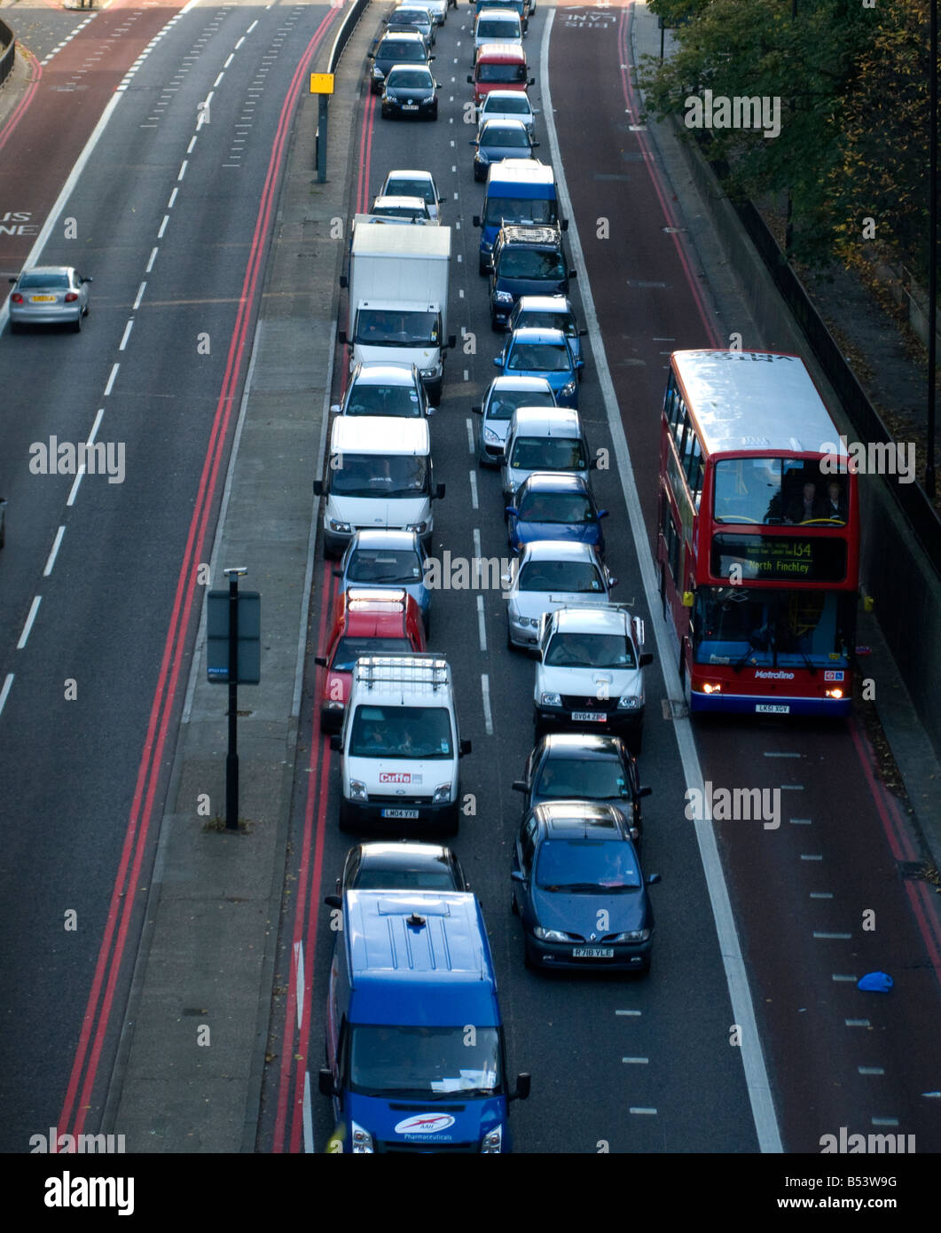 Queuing traffic hi-res stock photography and images - Alamy