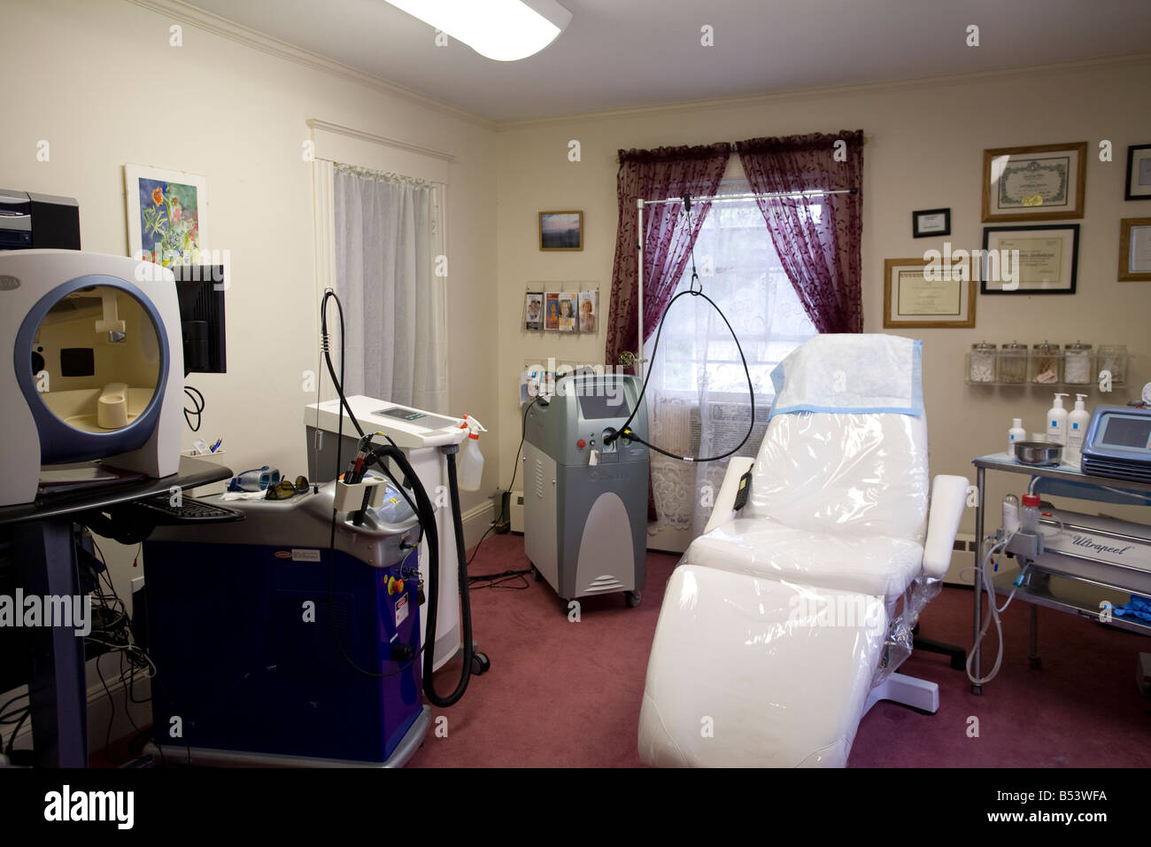 Room where cosmetic laser surgery is performed Stock Photo - Alamy