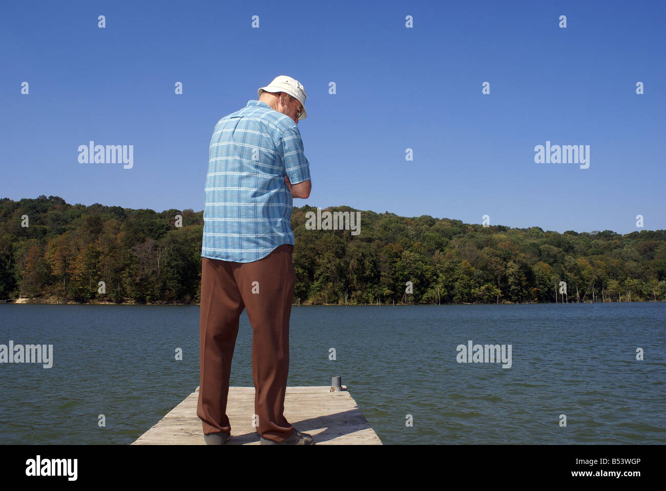 Sad hopeless old man hi-res stock photography and images - Alamy