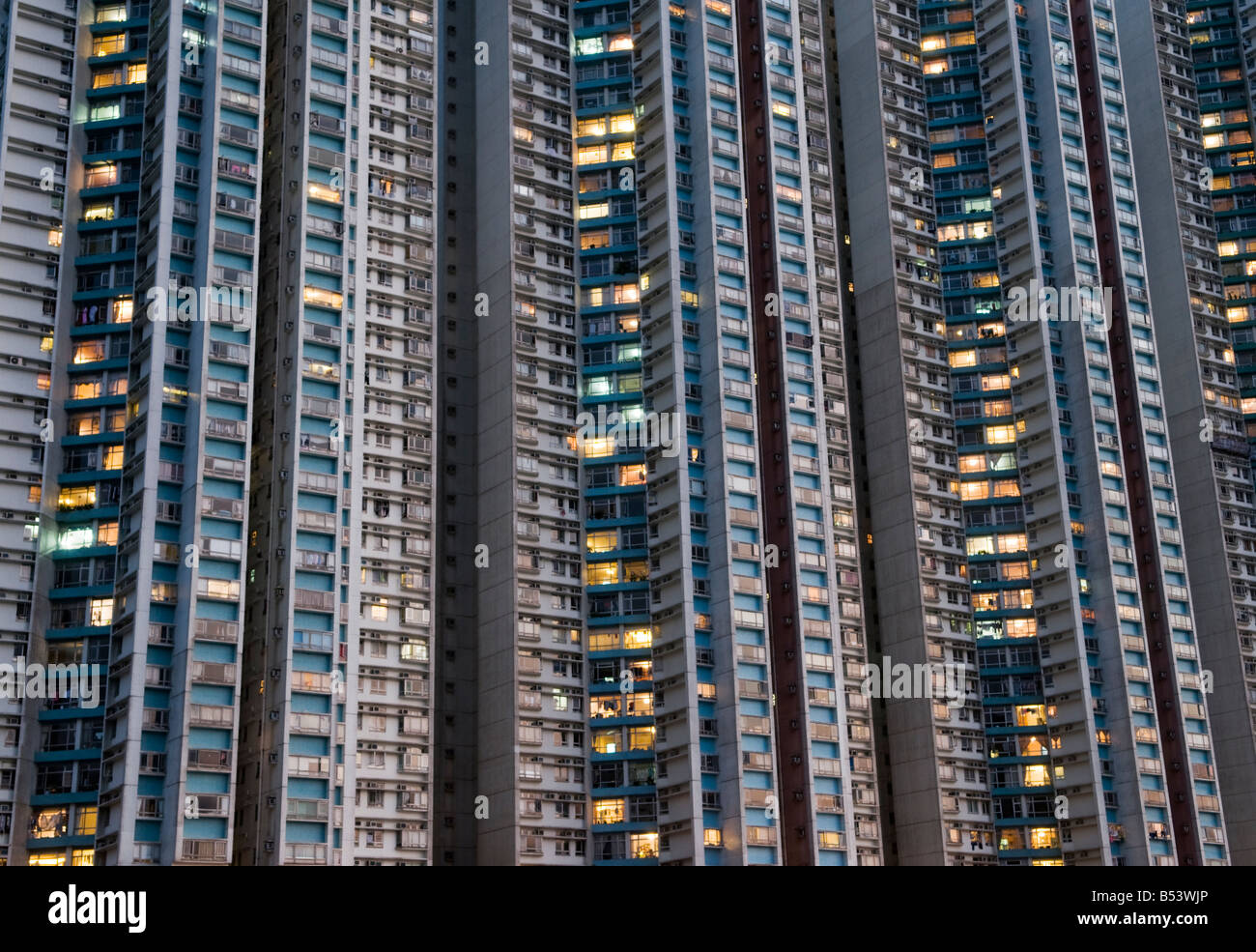 Crowded housing hi-res stock photography and images - Alamy