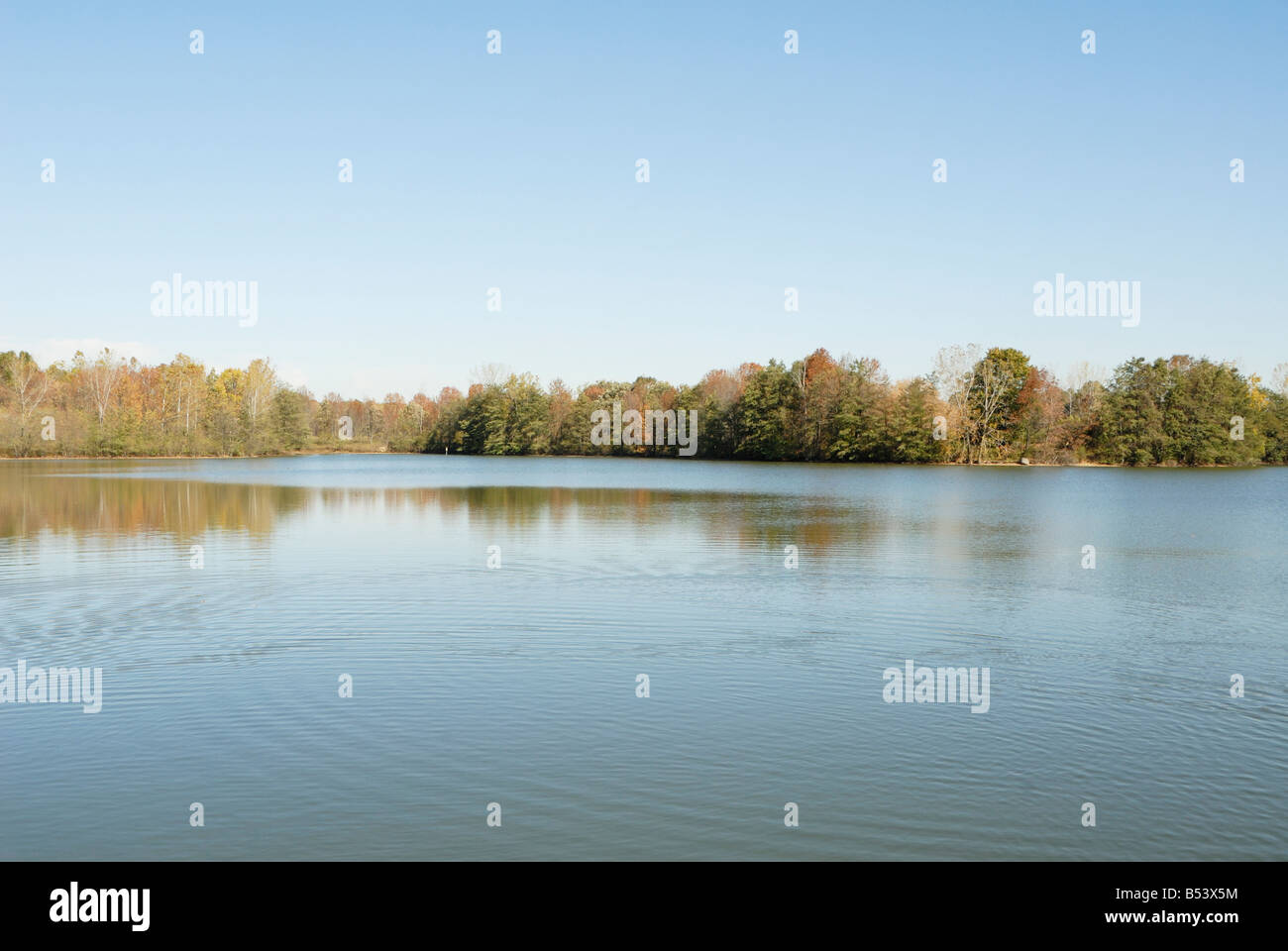 Fall lake scene hi-res stock photography and images - Alamy