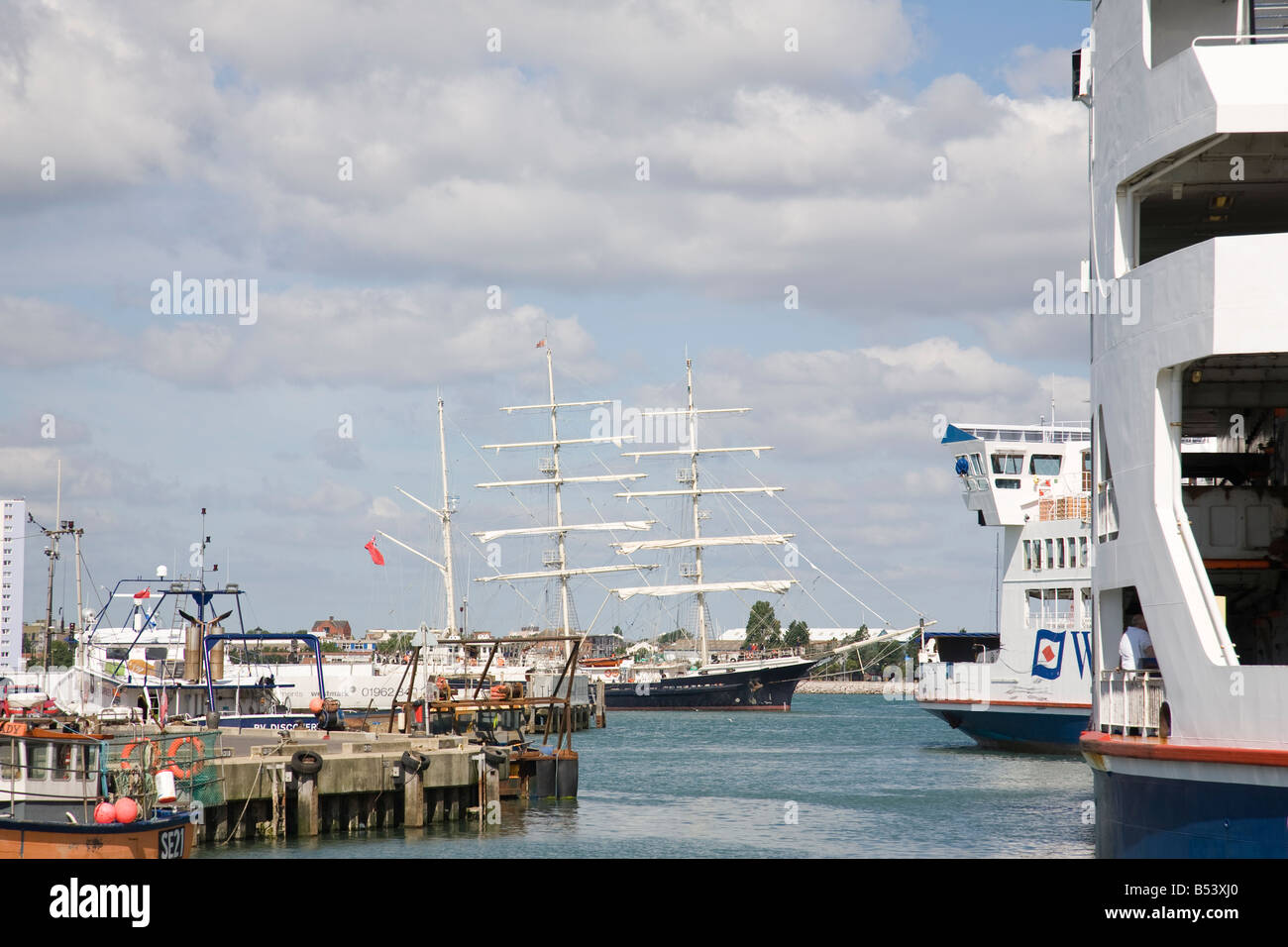 Tall ship portsmouth england hi-res stock photography and images - Alamy