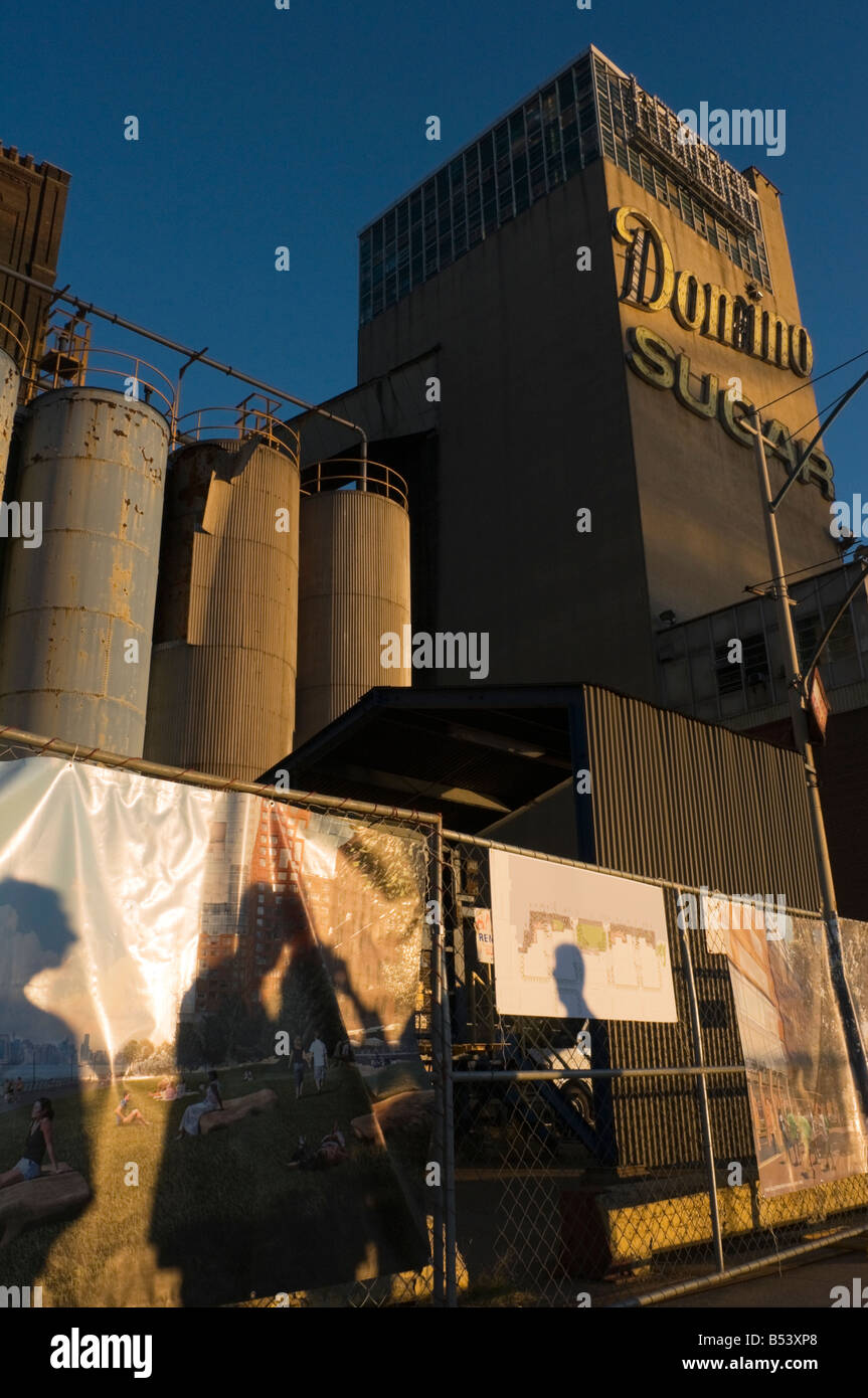 Domino sugar factory hi-res stock photography and images - Alamy