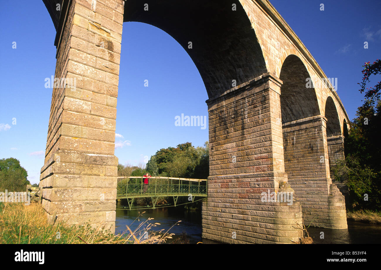Roxburgh railway Viaduct on the Borders Abbeys Way walker on footbridge ...