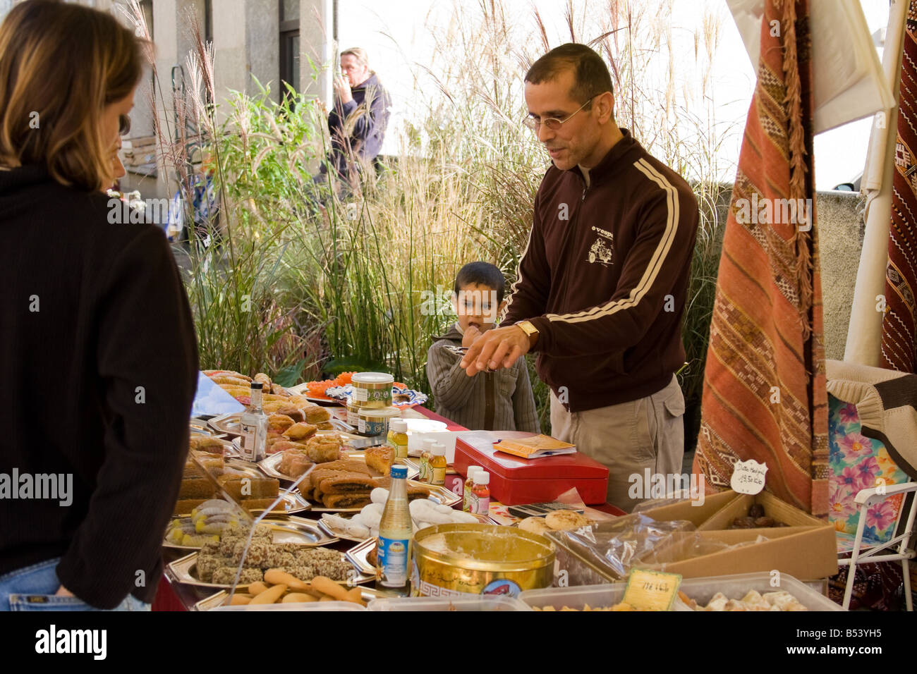 Market at Vic Fezensac - Southern France Stock Photo - Alamy