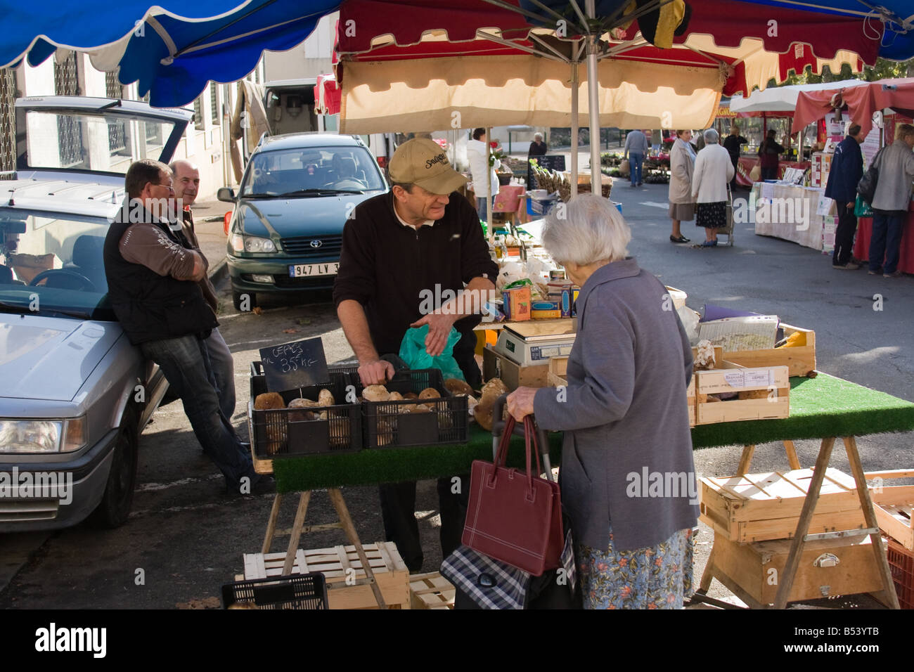 French market bag hi-res stock photography and images - Alamy
