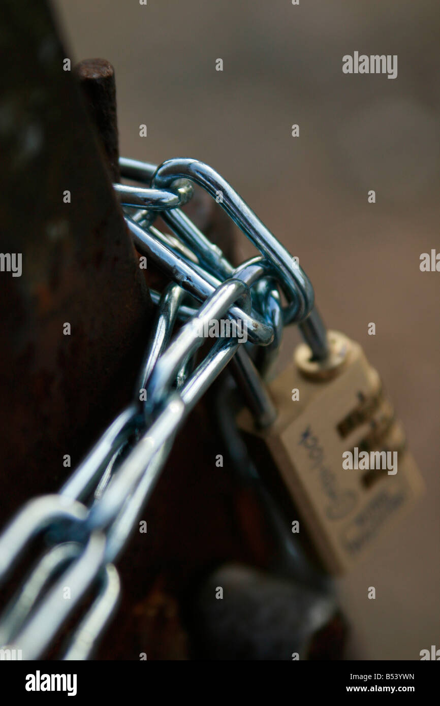 padlock with chain Stock Photo - Alamy