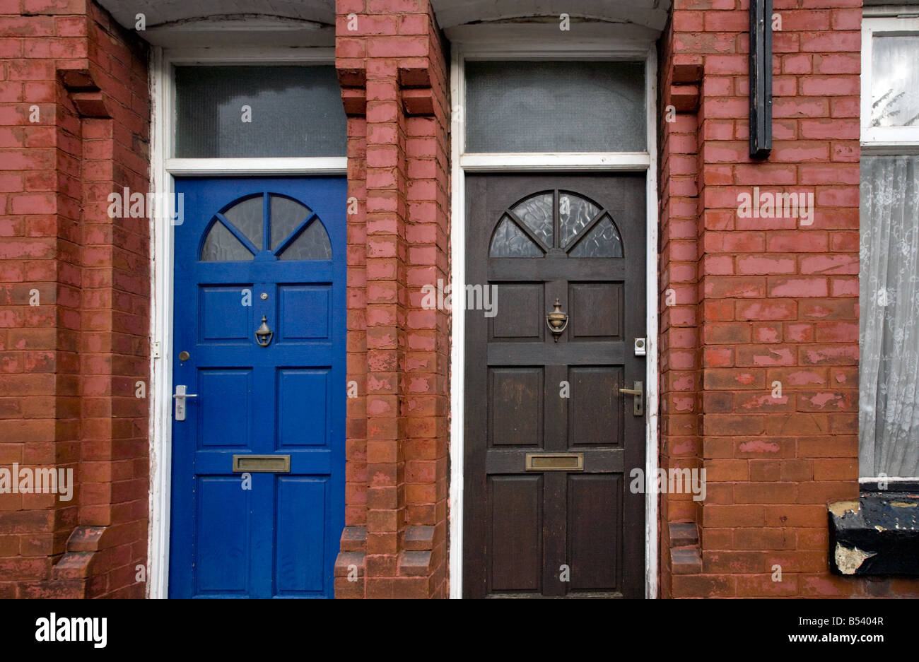 The house with two front doors hi-res stock photography and images - Alamy