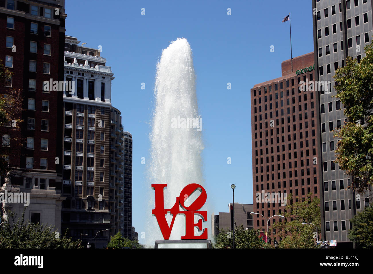 LOVE Sculpture with a fountain in Philadelphia,USA Stock Photo - Alamy