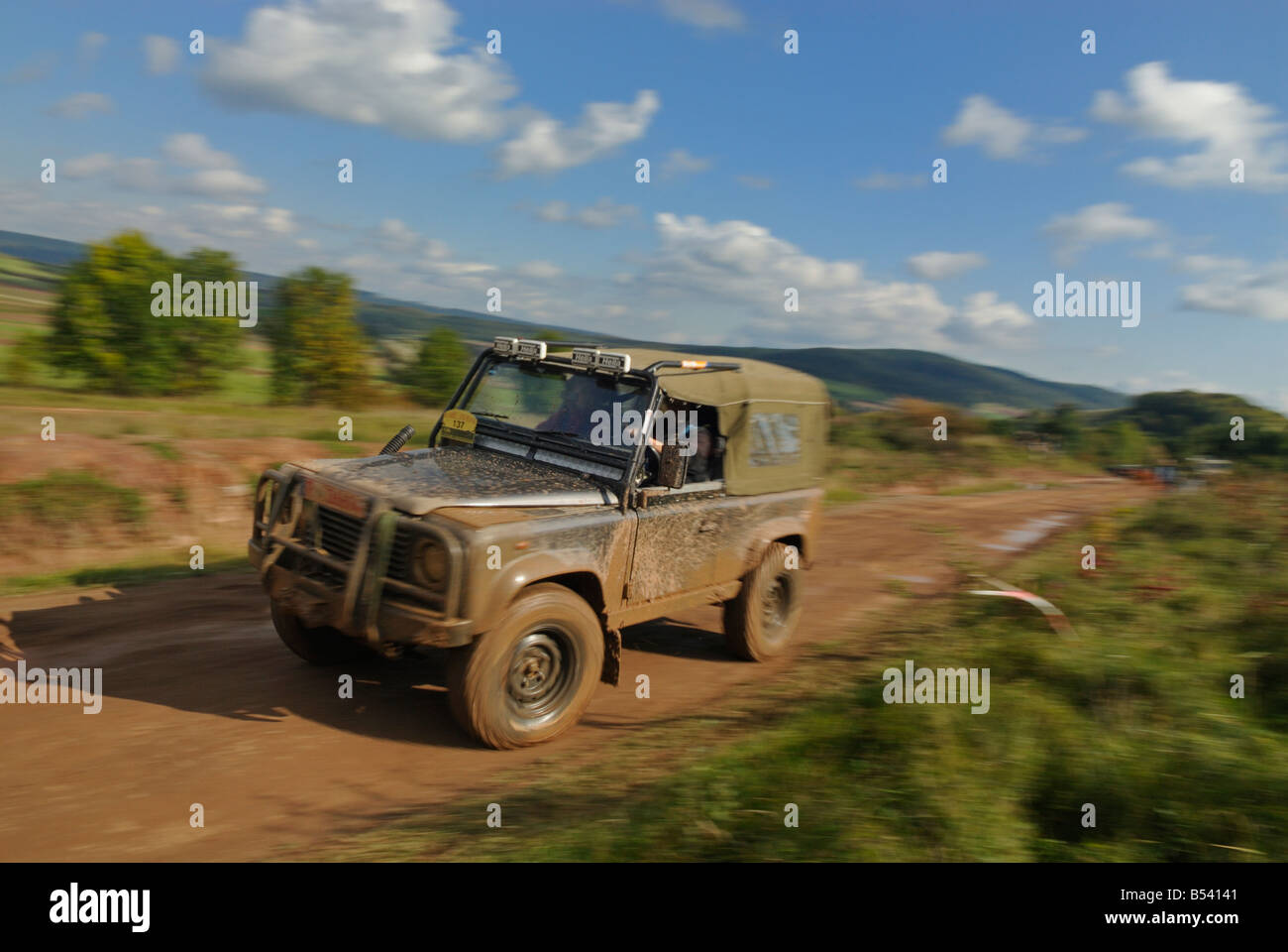 Muddy land rover defender 90 hi-res stock photography and images - Alamy