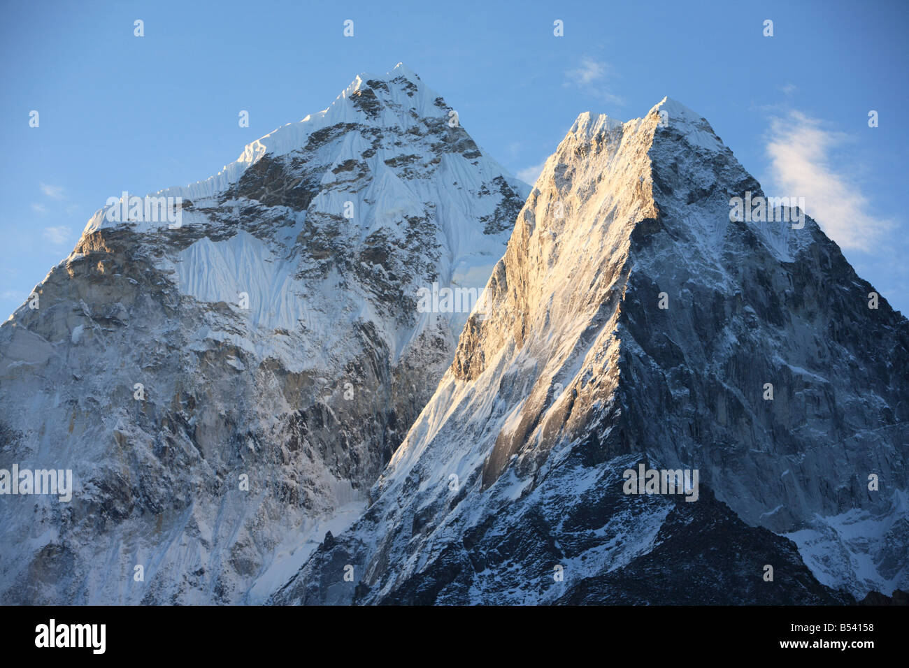 Ama dablam dingboche valley hi-res stock photography and images - Alamy
