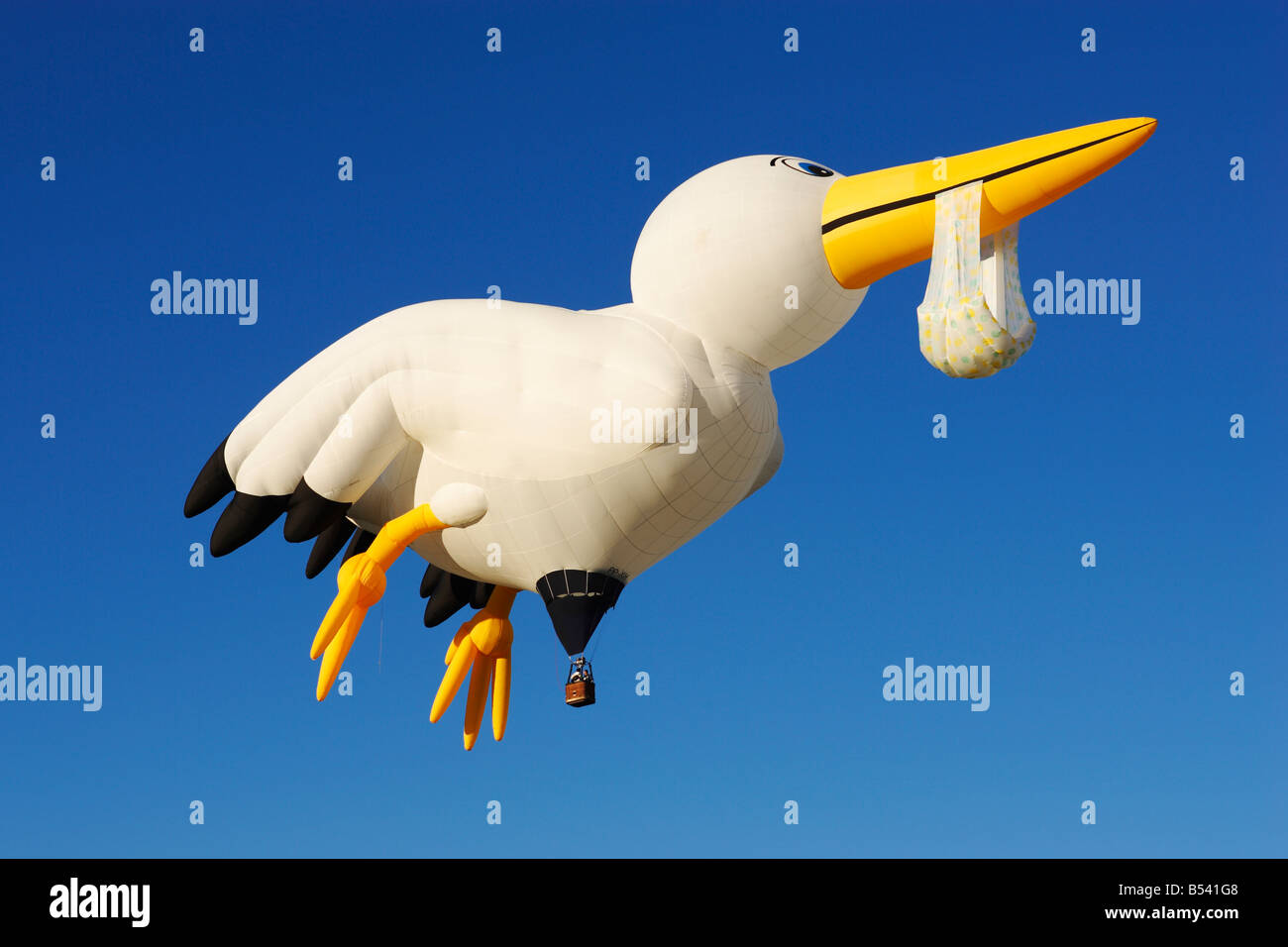 Bird shaped hot air balloon hi-res stock photography and images - Alamy
