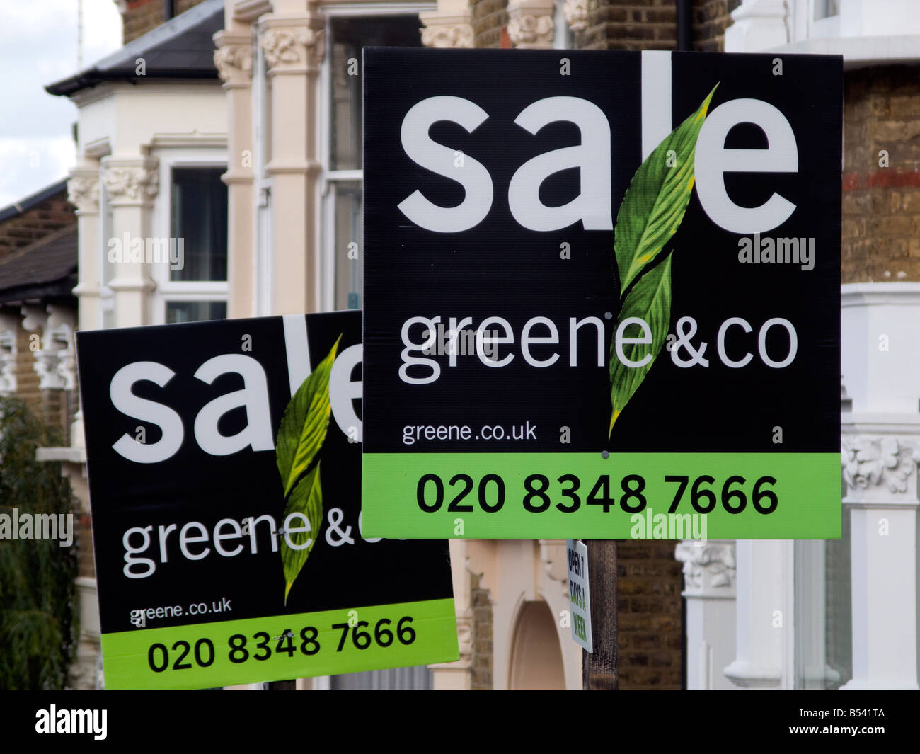 Property sale signs hi-res stock photography and images - Alamy