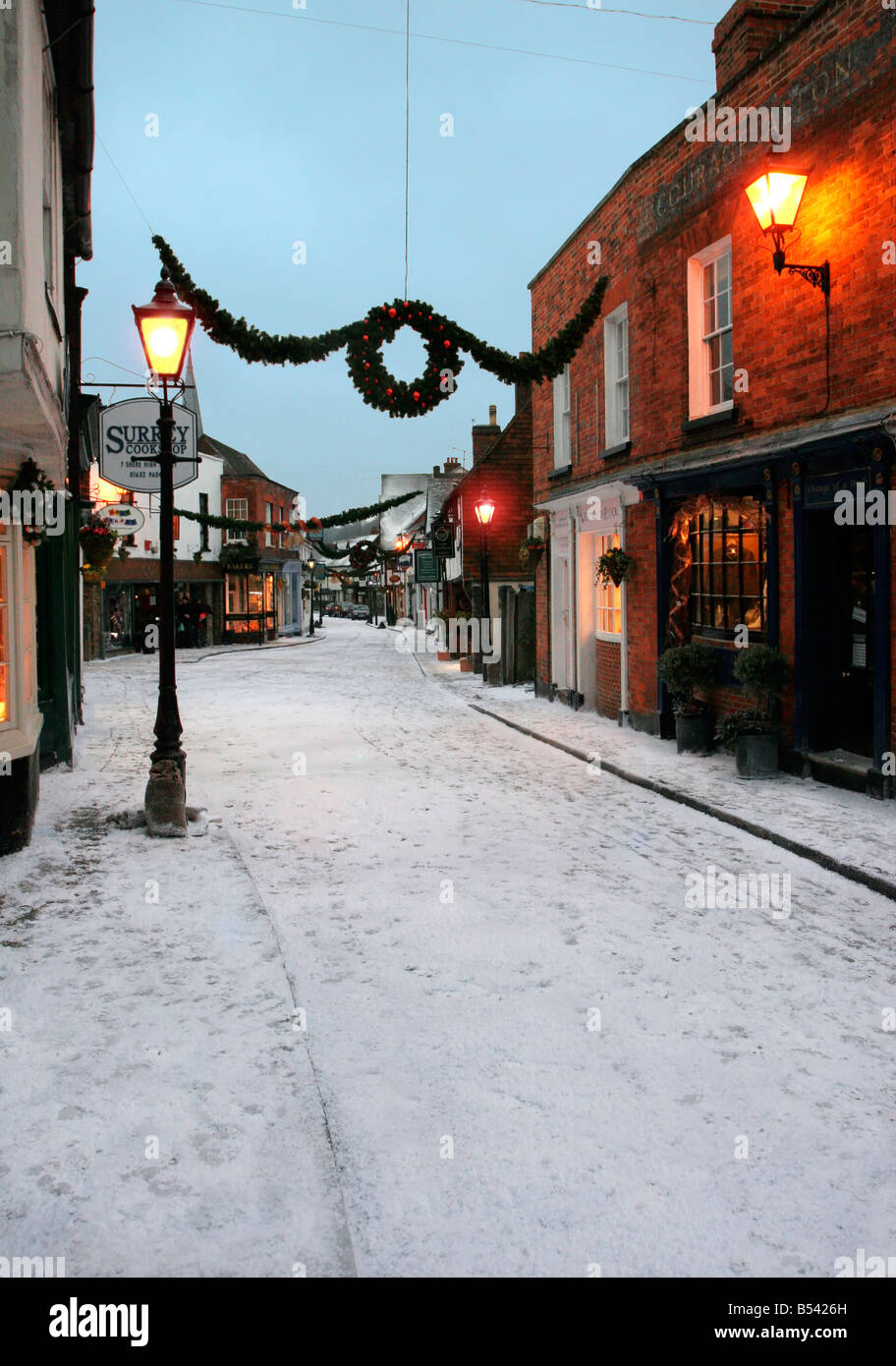 Surrey snow street scene hi-res stock photography and images - Alamy