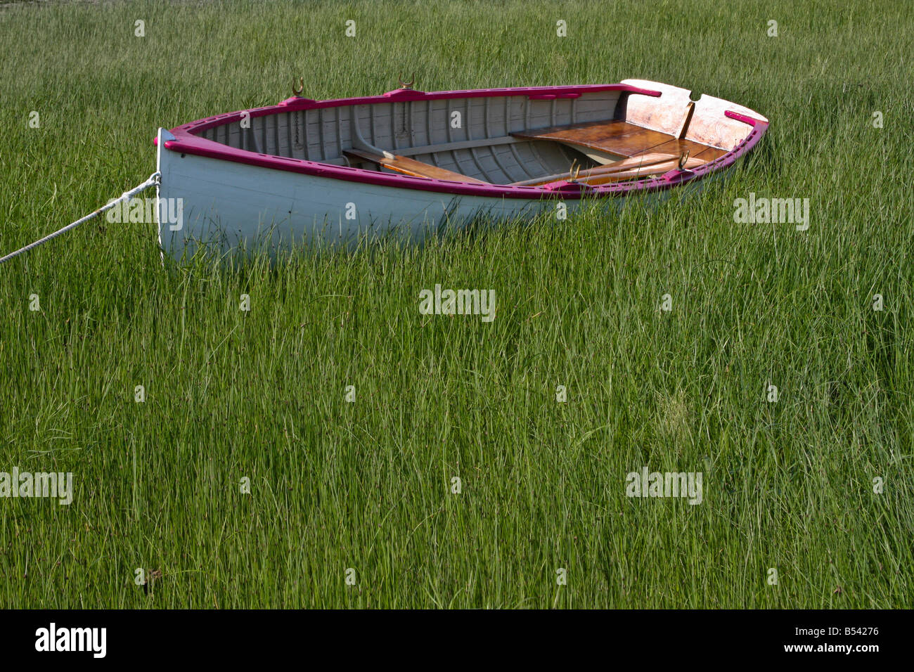 Abandoned row boat hi-res stock photography and images - Alamy