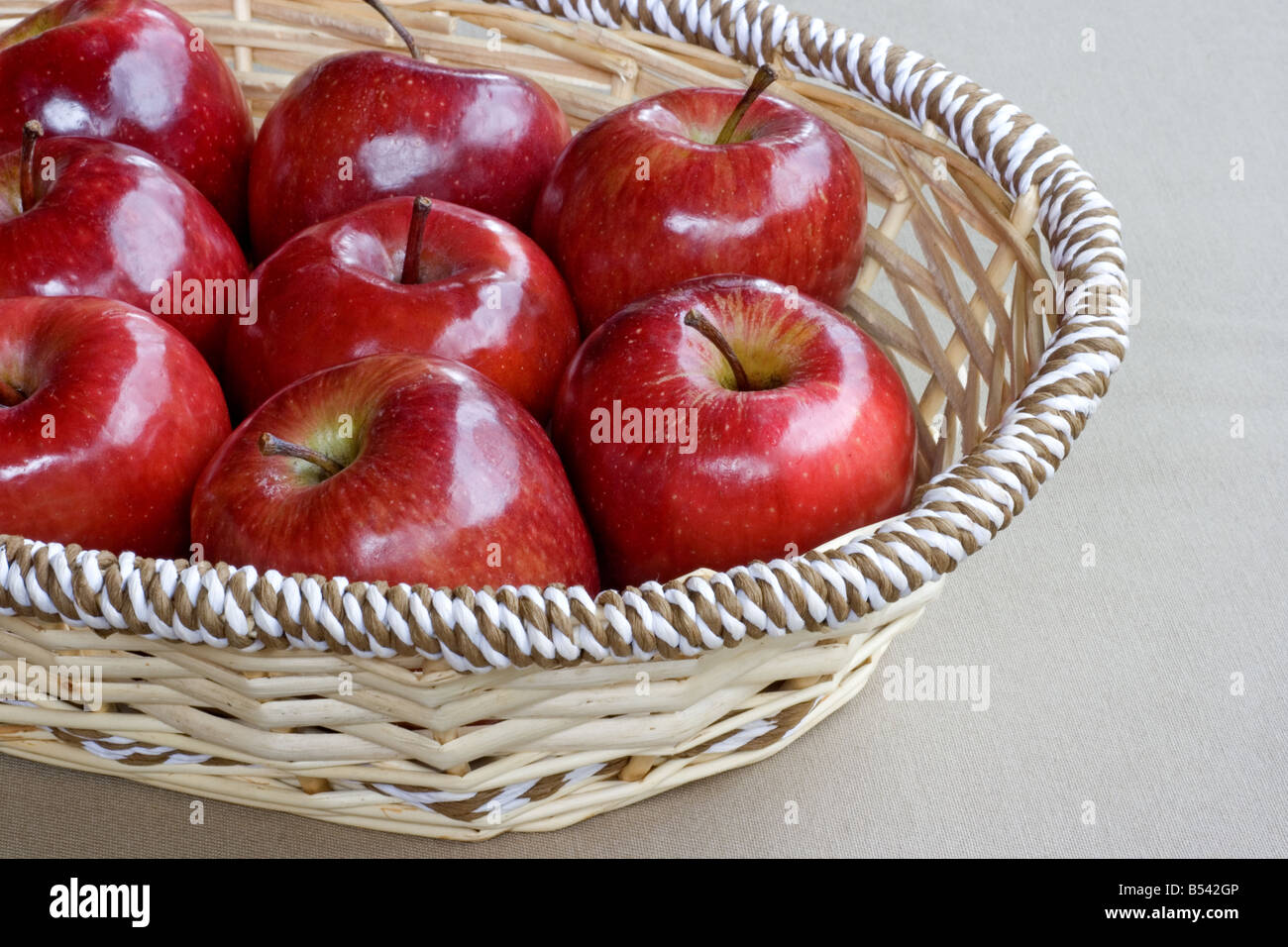 Apples horizontal hi-res stock photography and images - Alamy