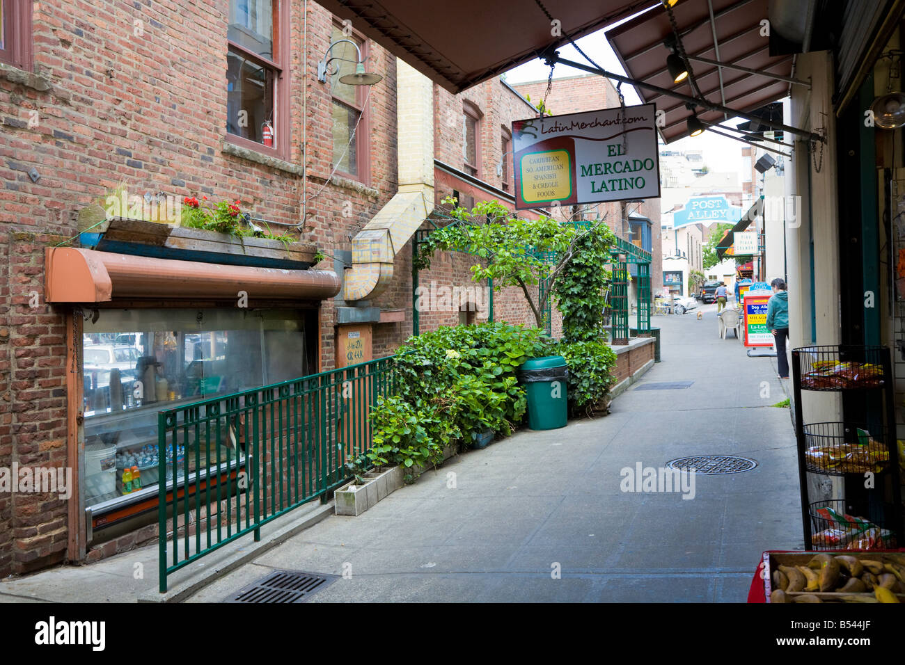 Post Alley in downtown Seattle, Washington, USA Stock Photo - Alamy
