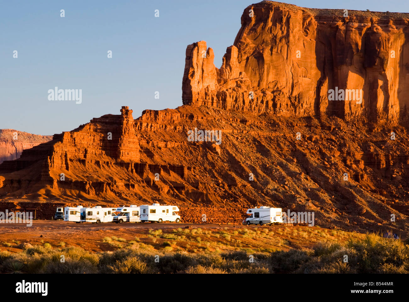 Recreational vehicles camping in Monument Valley Stock Photo - Alamy