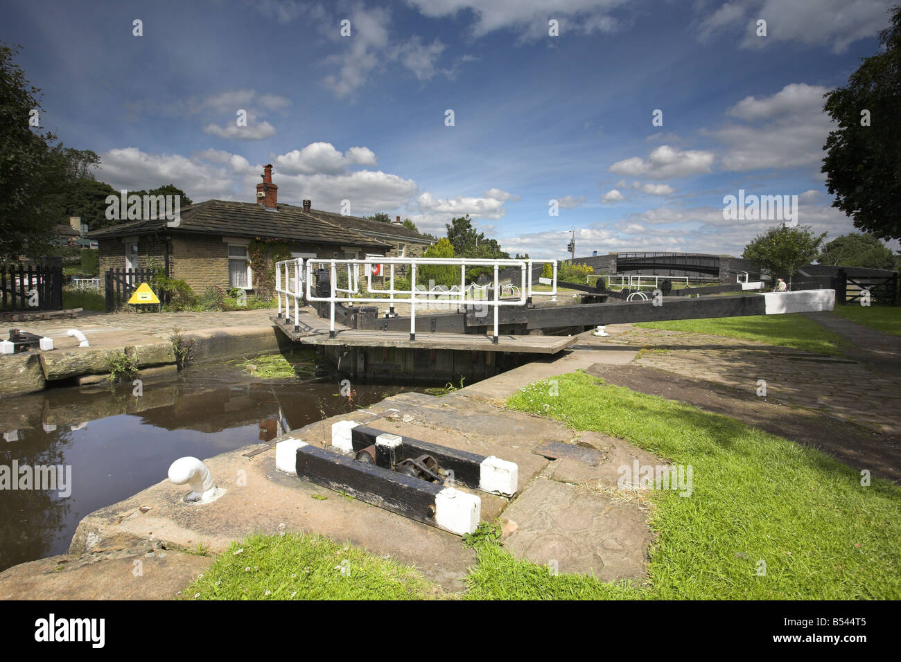 Shepley Bridge Marina on the Calder and Hebble Navigation at Mirfield ...