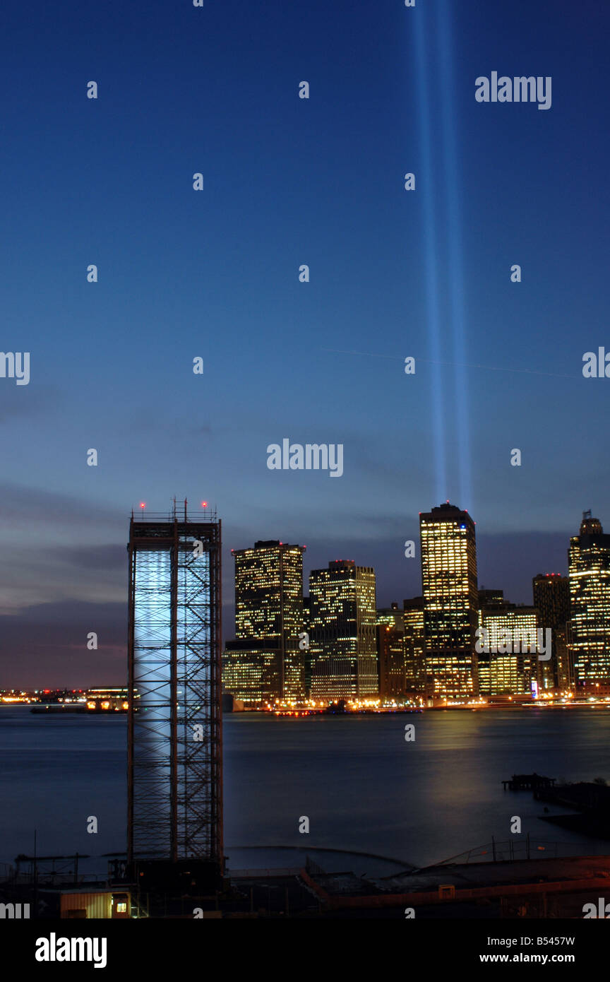 Olafur Eliasson public art waterfall in East River Manhattan near ...