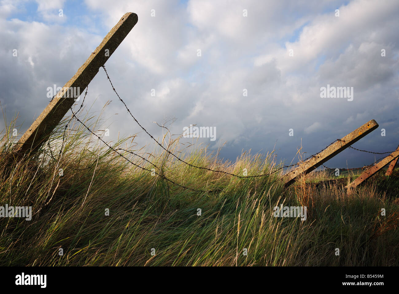 The fence collapsed hi-res stock photography and images - Alamy