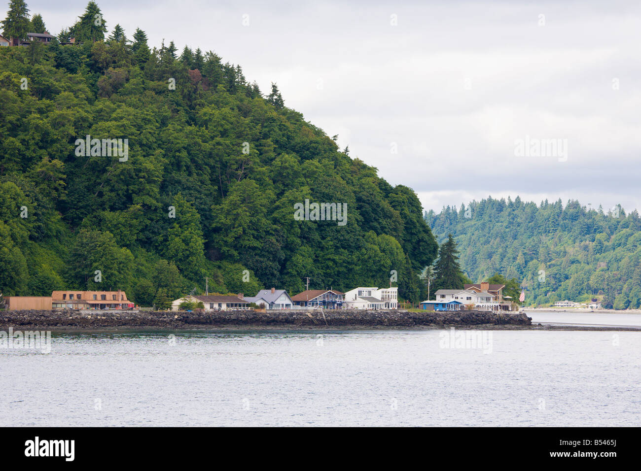 Residential homes along coastline of island in Puget Sound near Seattle ...