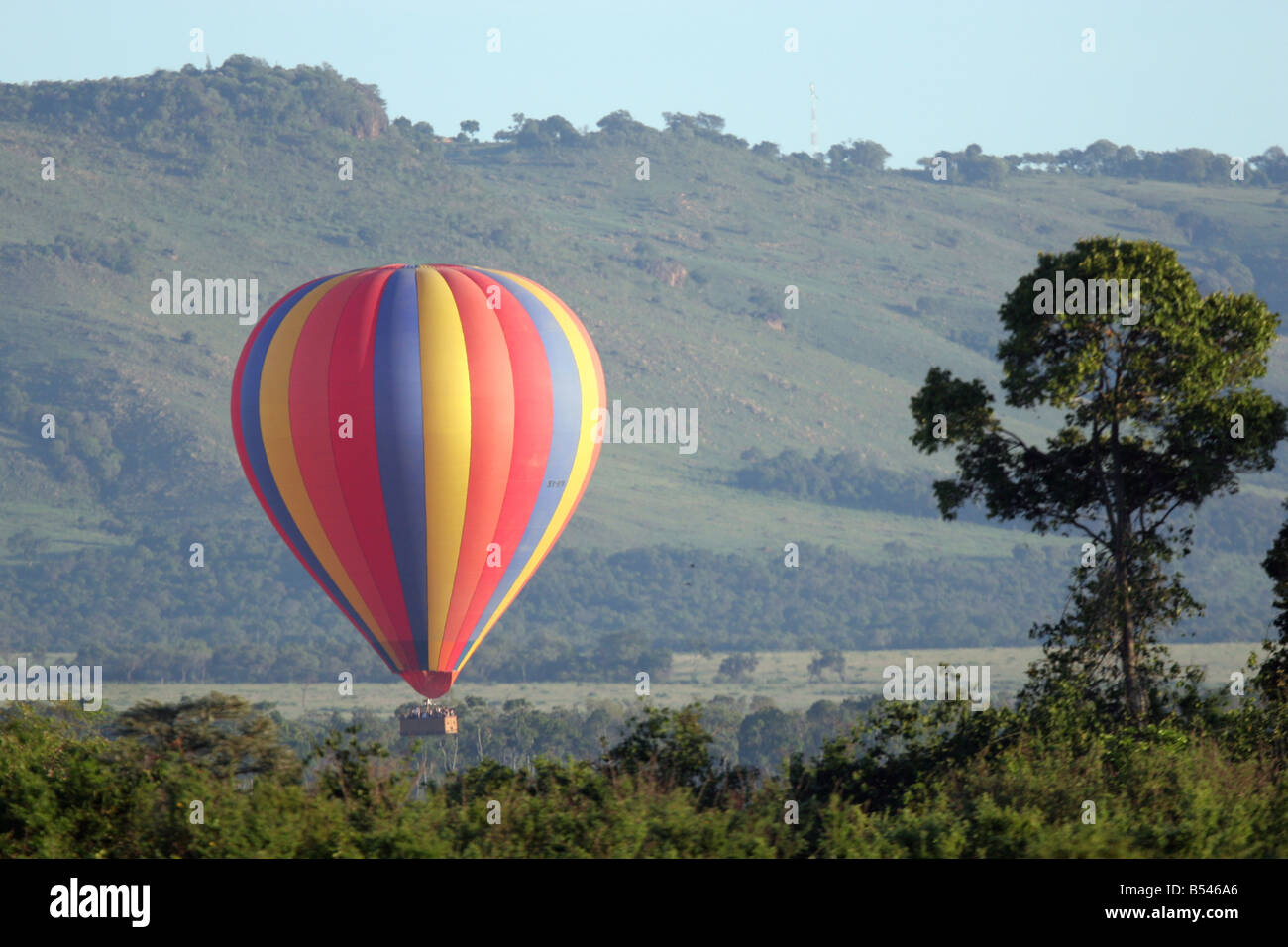 balloon over Masai Mara Stock Photo - Alamy