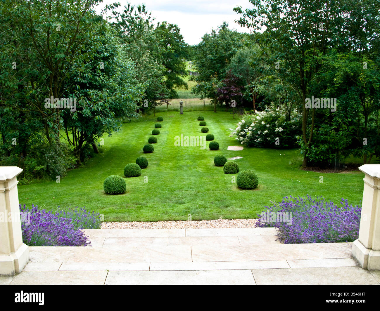Box balls garden hi-res stock photography and images - Alamy
