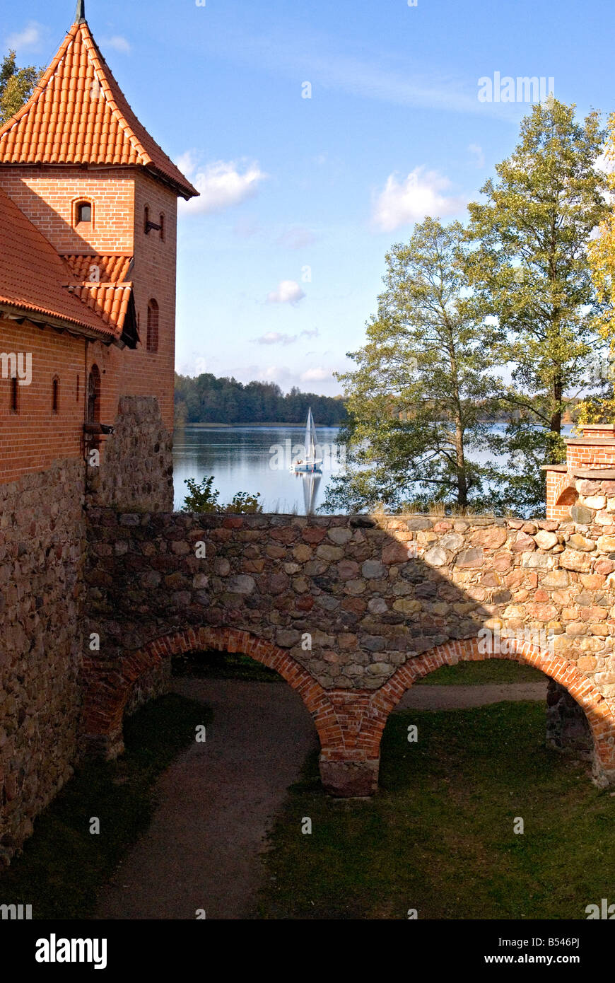 Moat lake hi-res stock photography and images - Alamy