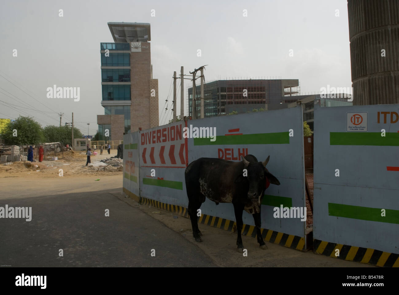 Delhi metro street hi-res stock photography and images - Alamy