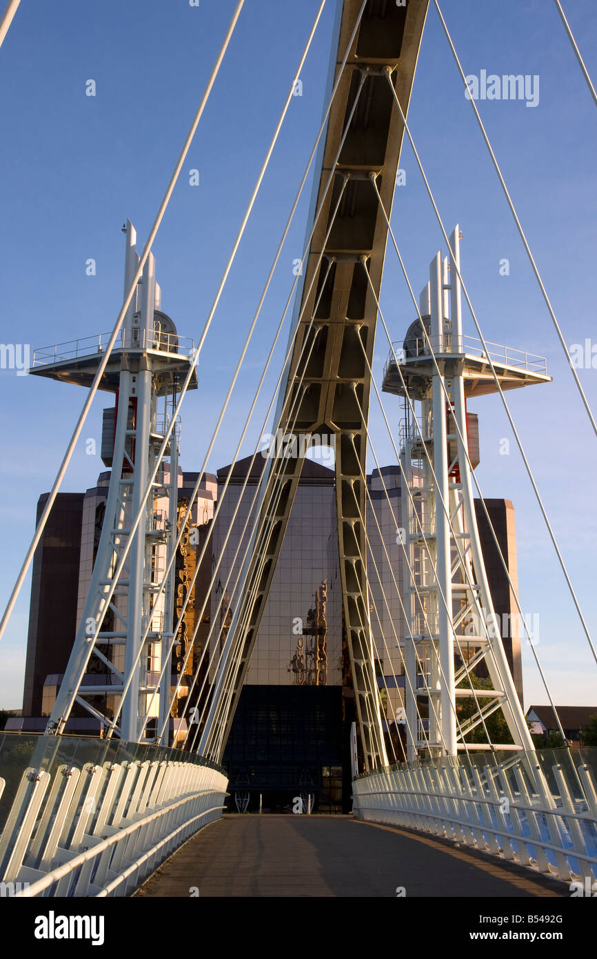 lowry bridge salford quays Stock Photo - Alamy