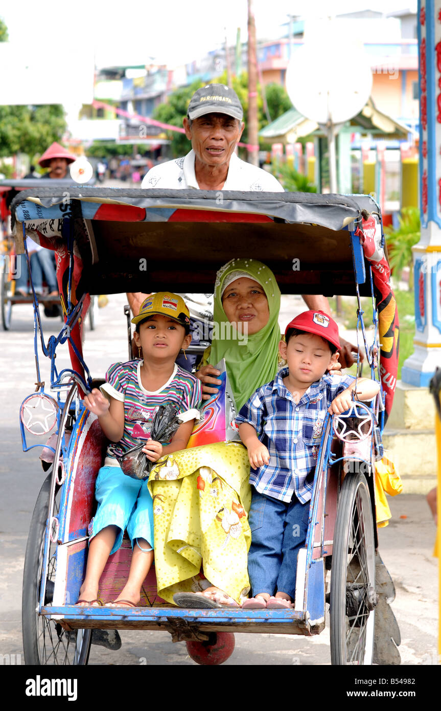 Becak hi-res stock photography and images - Alamy