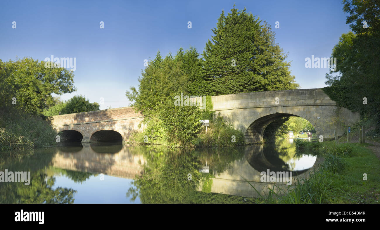 Burghfield road bridge over the River Kennet by the Cunning Man pub ...