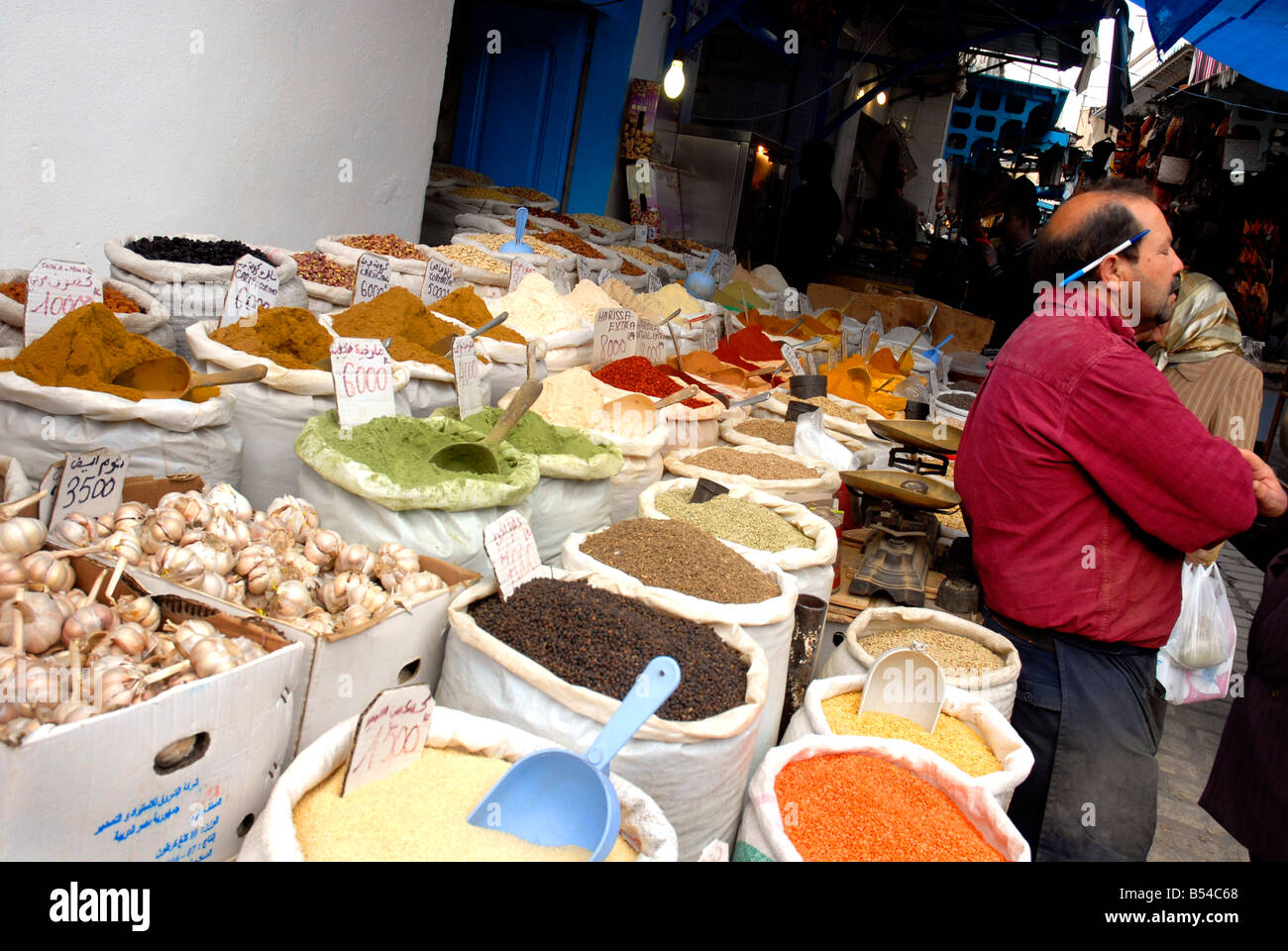 Spices on sale at the local market Stock Photo - Alamy