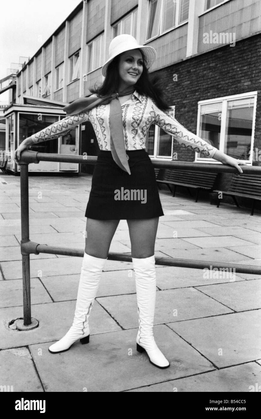 Contestants for the Miss World contest arrive at Heathrow Airport ...