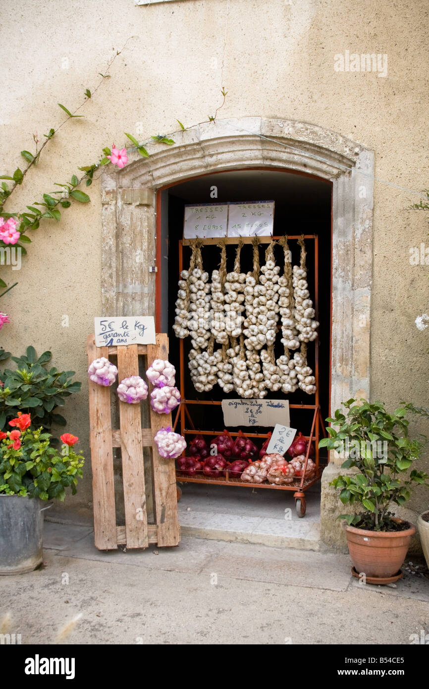 Hanging garlic hi-res stock photography and images - Alamy
