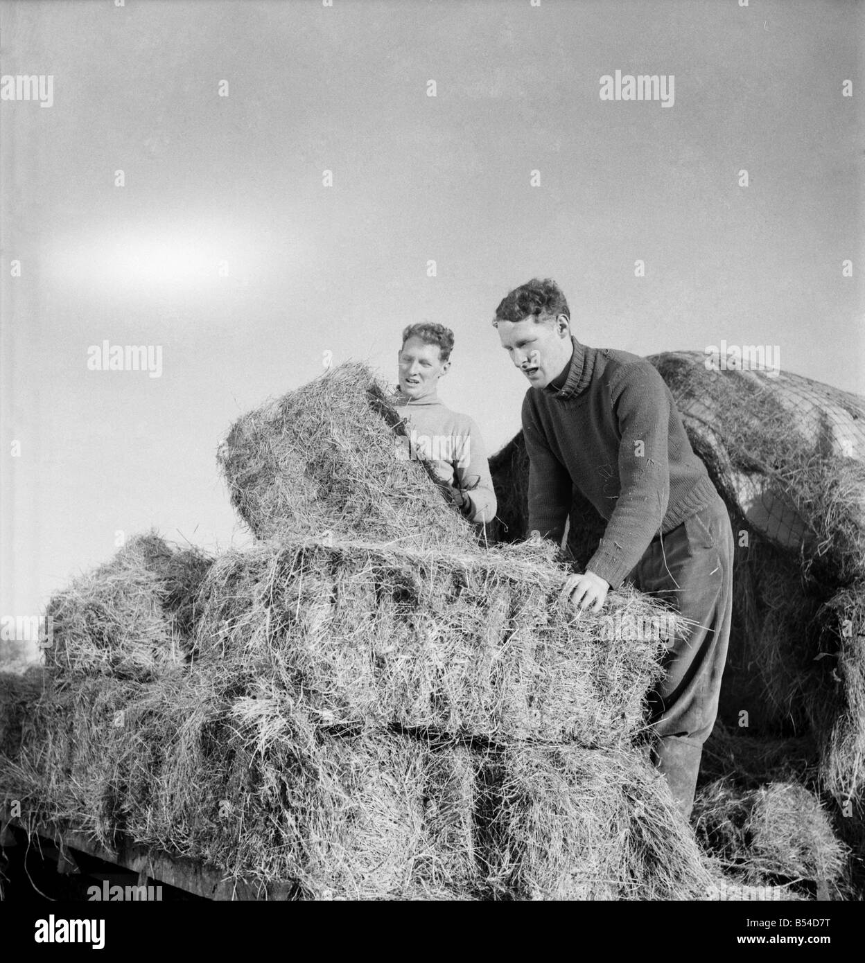 Kent farm 1950s hi-res stock photography and images - Alamy