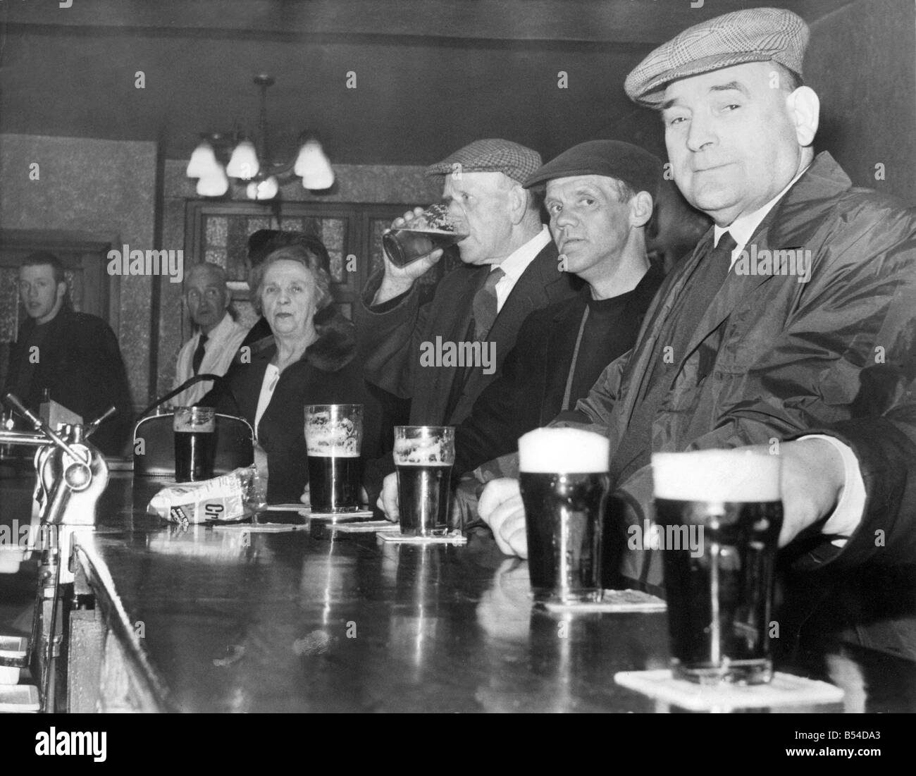 1960s women alcohol hi-res stock photography and images - Alamy