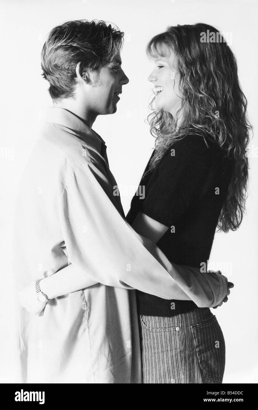 A couple enjoy a romantic cuddle Stock Photo - Alamy