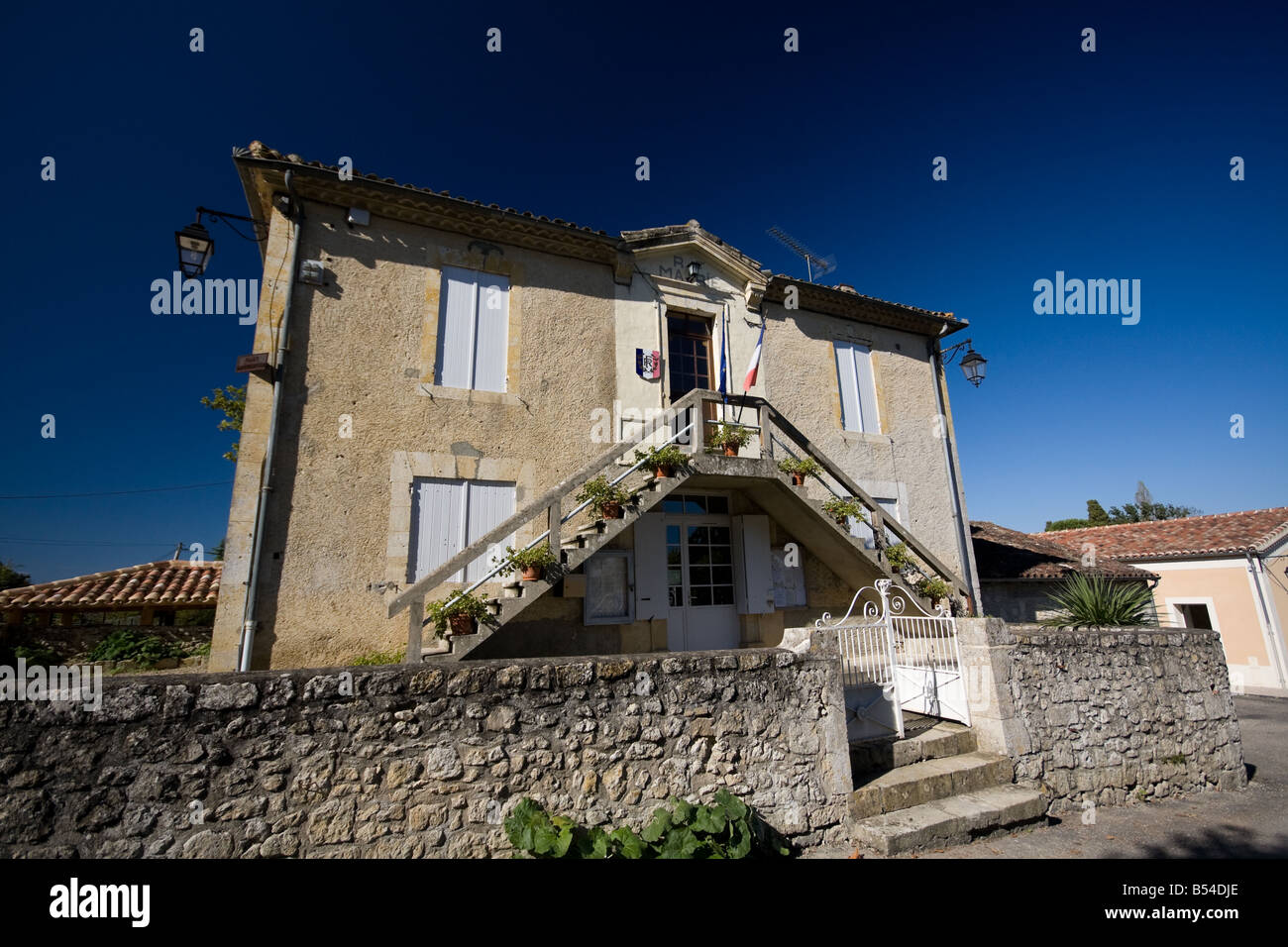 Larressingle Fortified village - Gers Southern France Stock Photo - Alamy