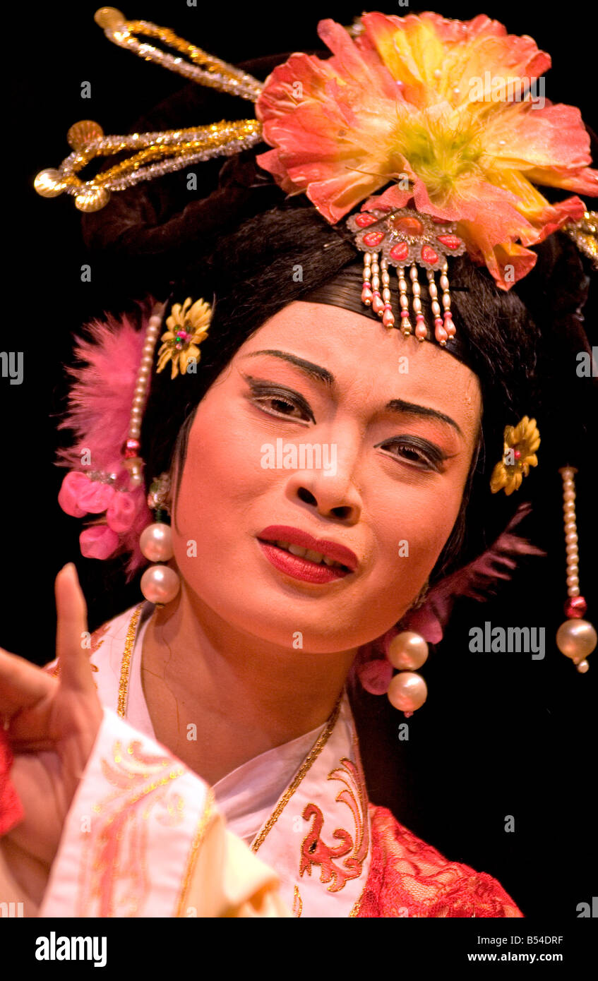 Hong kong opera hi-res stock photography and images - Alamy