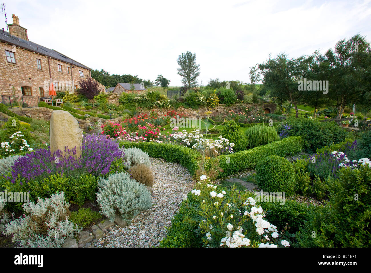 French country garden hi-res stock photography and images - Alamy