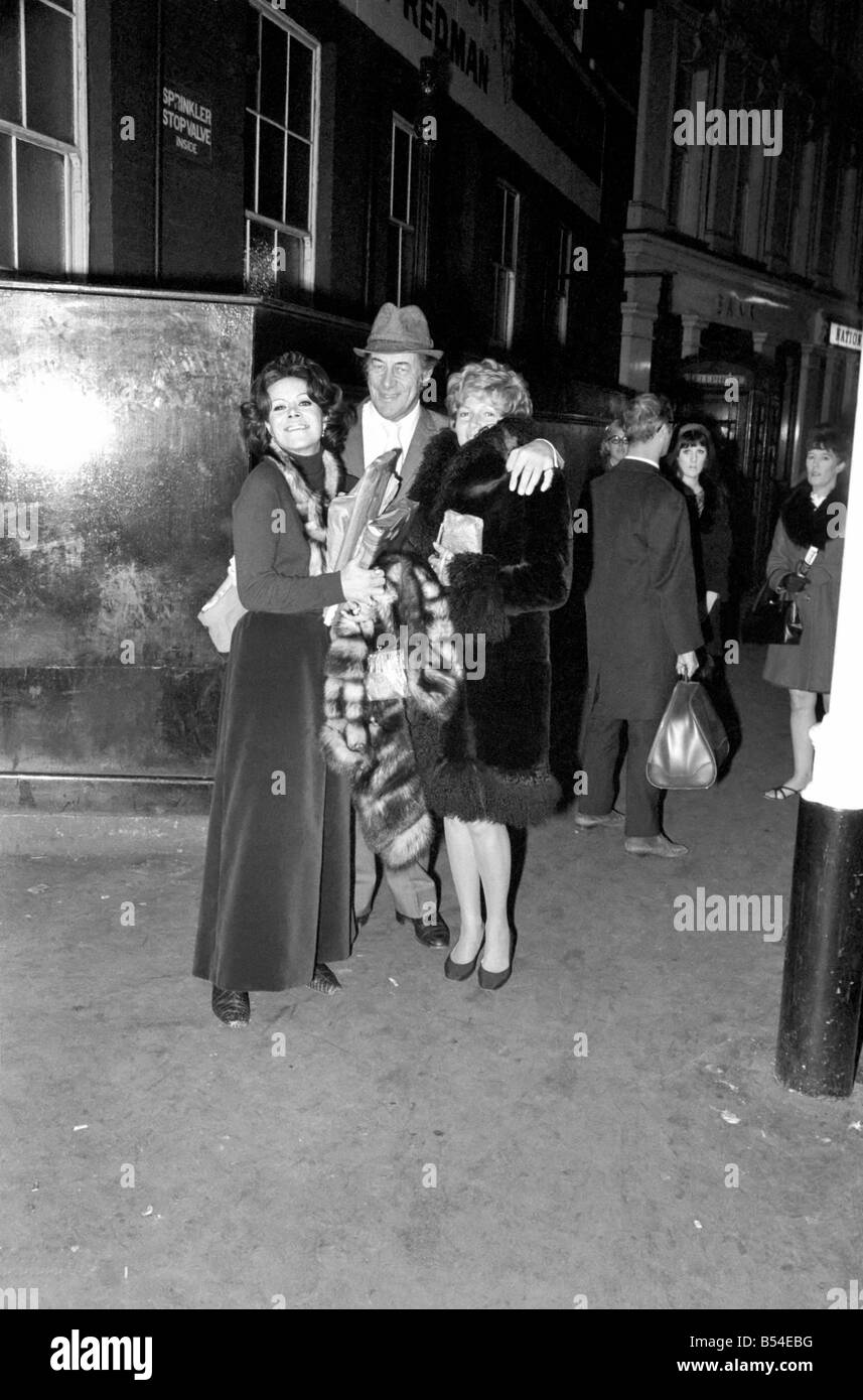 Entertainment actors Rex Harrison with his wife Rachael Roberts (left ...