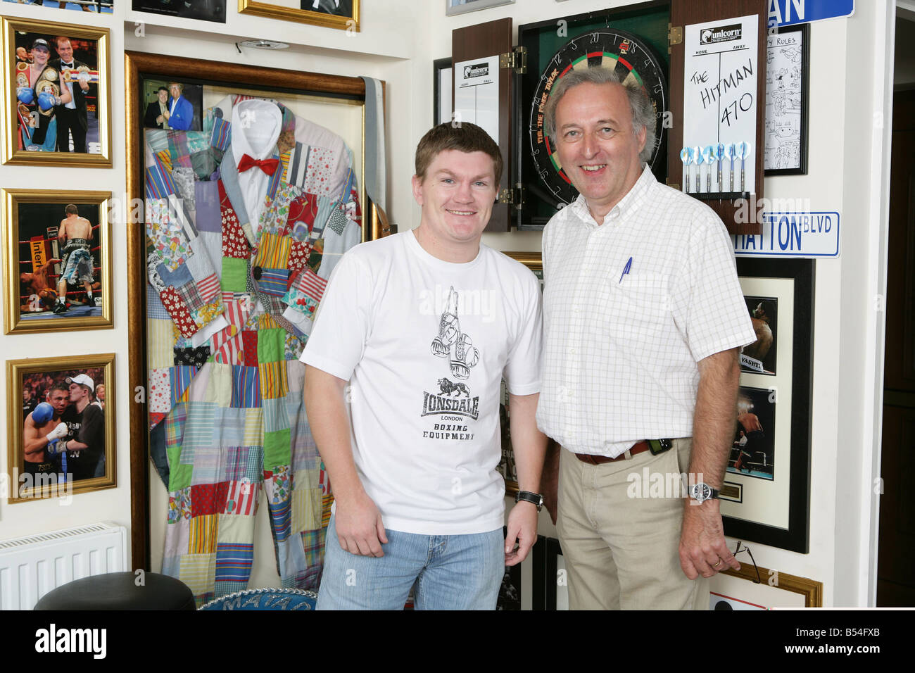 WORLD CHAMPION BOXER RICKY HATTON AT HOME IN HYDE MANCHESTER WITH ...