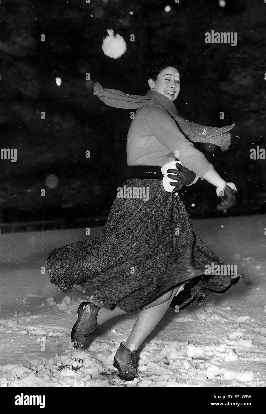 Mary Derby February 1953 in Farnborough Kent throwing snowballs Stock ...